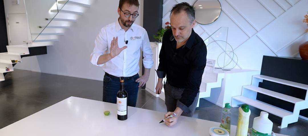On a mis les plans de travail en Corian à l'épreuve